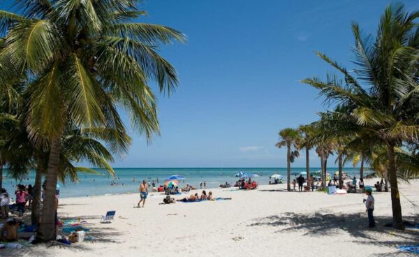 17 Beautiful Private Beaches in Miami for a Relaxed Beach Day