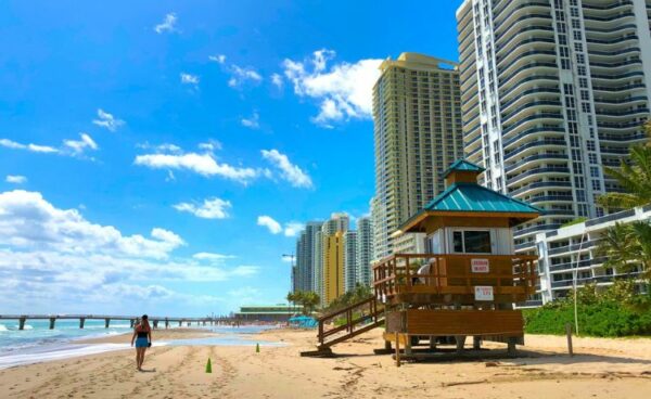 17 Beautiful Private Beaches in Miami for a Relaxed Beach Day